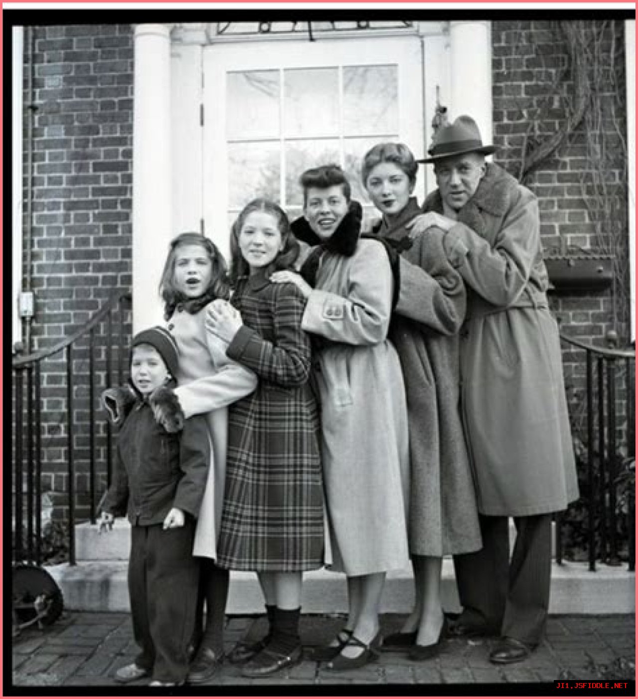 Are Carly Simon And Paul Simon Related?